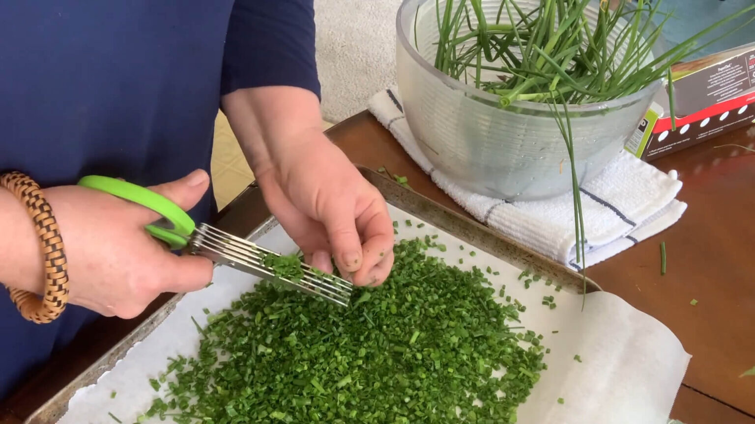 How to Freeze Chives? A Complete Guide to Preserving Freshness - Savvy Eat