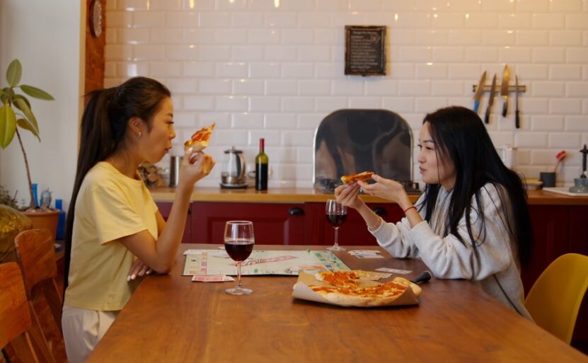 Complete Guide to Storing Leftover Pizza Without Losing Flavor - Savvy Eat